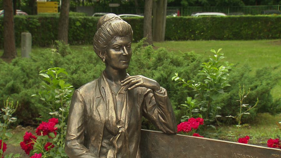 Ławeczka pamięci. Odsłonięcie pomnika wybitnej okulistki