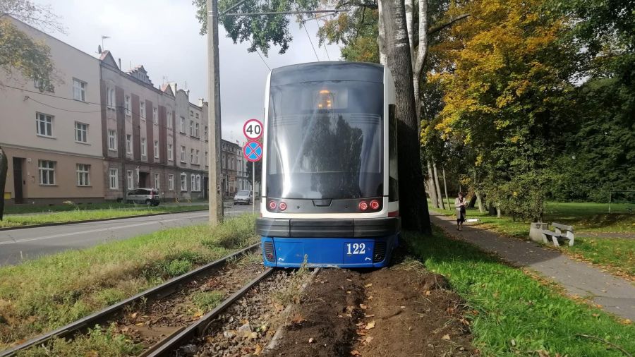 Tramwaj wypadł z szyn w Bydgoszczy. „Trójka” nie kursuje na Wilczak