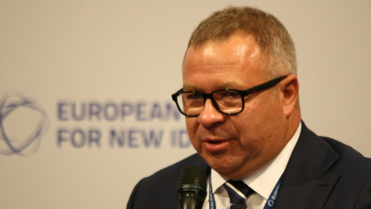 Polish pharma billionaire Maciej Adamkiewicz dies at 59