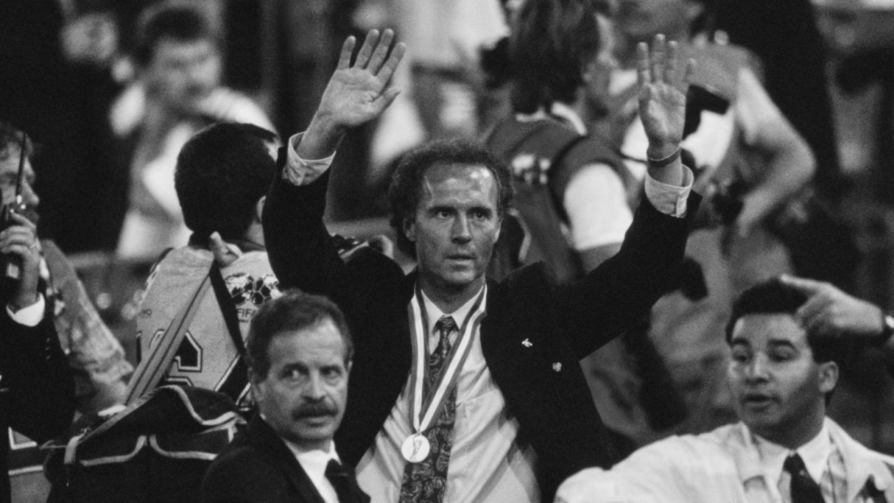 Franz Beckenbauer. Mistrz świata jako piłkarz i trener | TVP SPORT