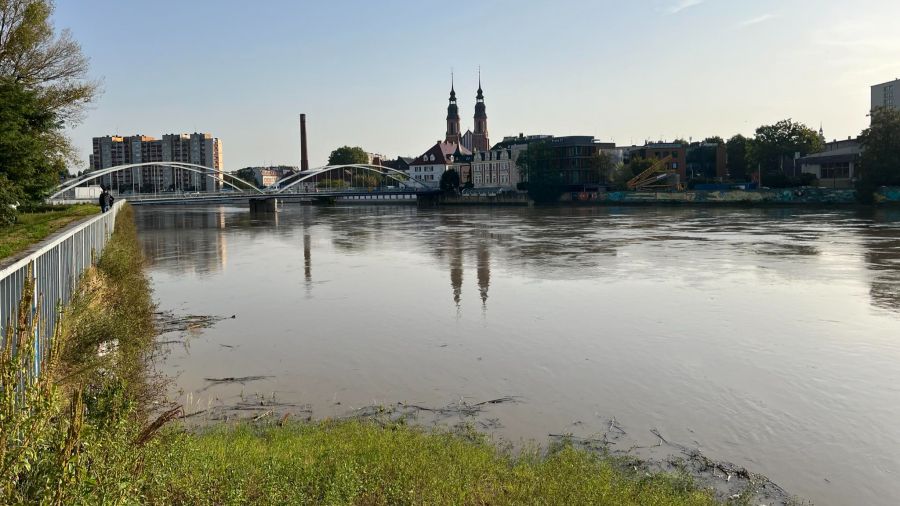 Stan Odry w Opolu stabilny. Prezydent apeluje: nie wchodźcie na wały!