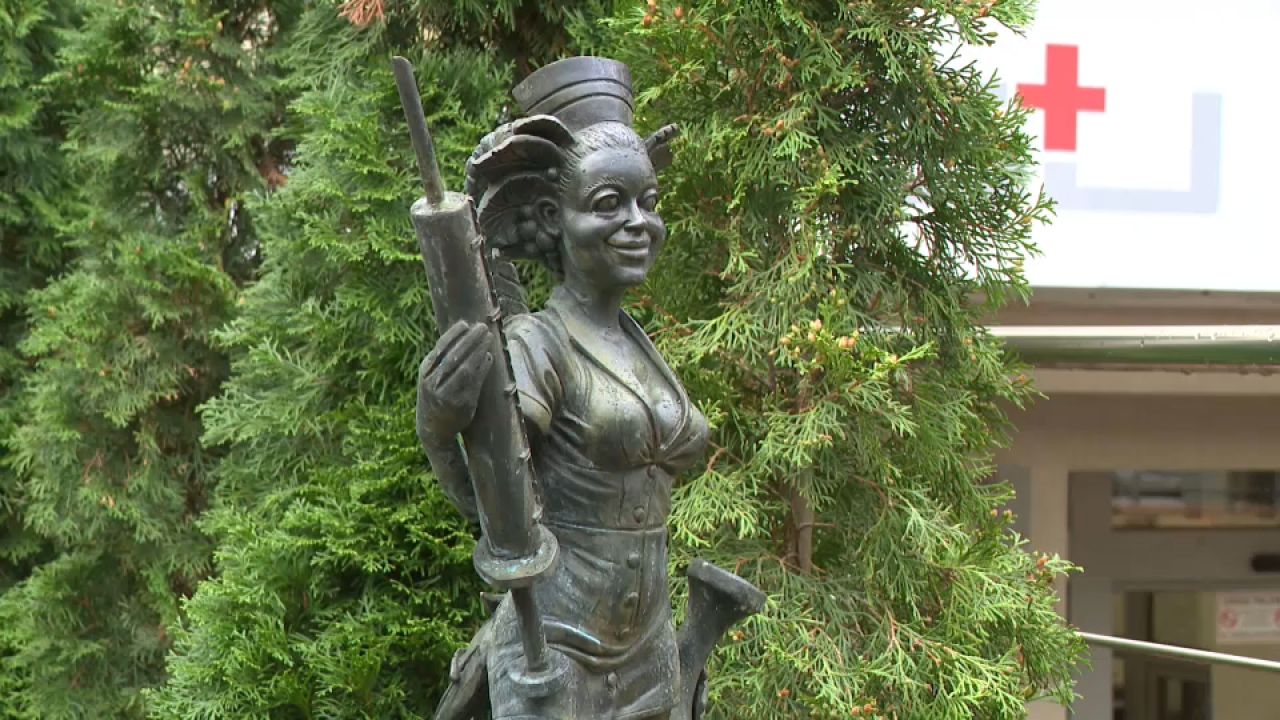 Polish nurses want ‘sexist’ statue removed from hospital