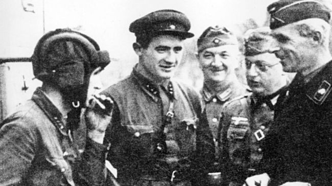 Adolf Hitler popełnił samobójstwo 30.04.1945. II wojna światowa ...