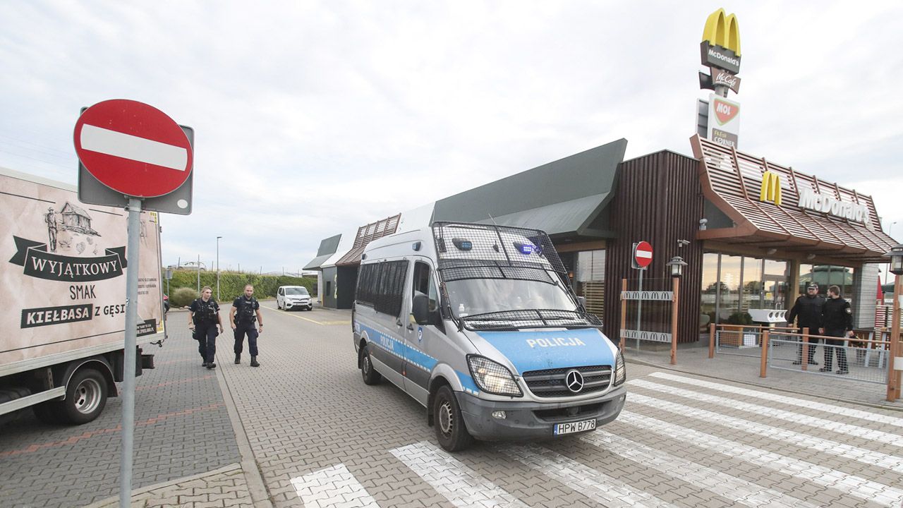 Rosyjski pocisk Katiusza znaleziony pod Chlebowem. Droga S3 zamknięta ...