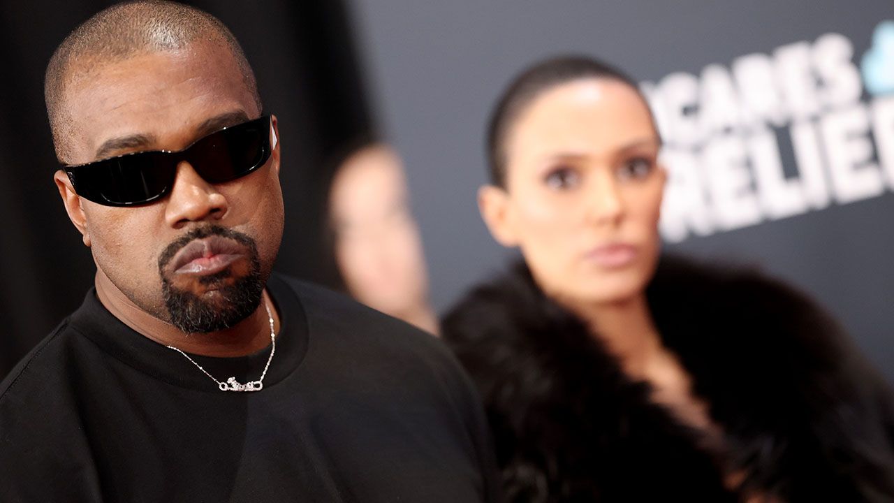 Kanye West traci kontrakty. Antysemityzm, nazizm Westa ma konsekwencje ...