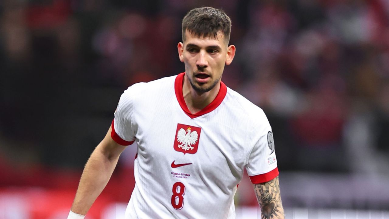 Jakub Moder narozrabiał. Zabrano prawo jazdy po raz trzeci! | TVP SPORT