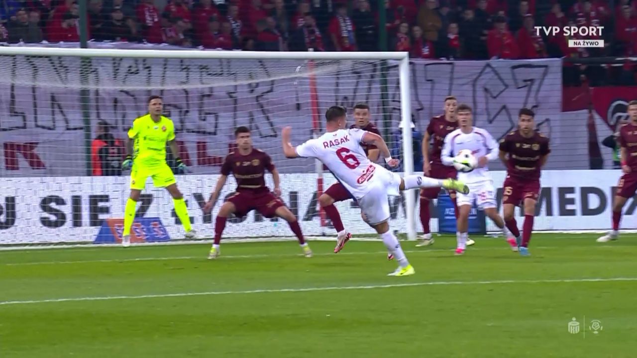 Co za bramka! Rasak z golem kolejki [GOL] | TVP SPORT