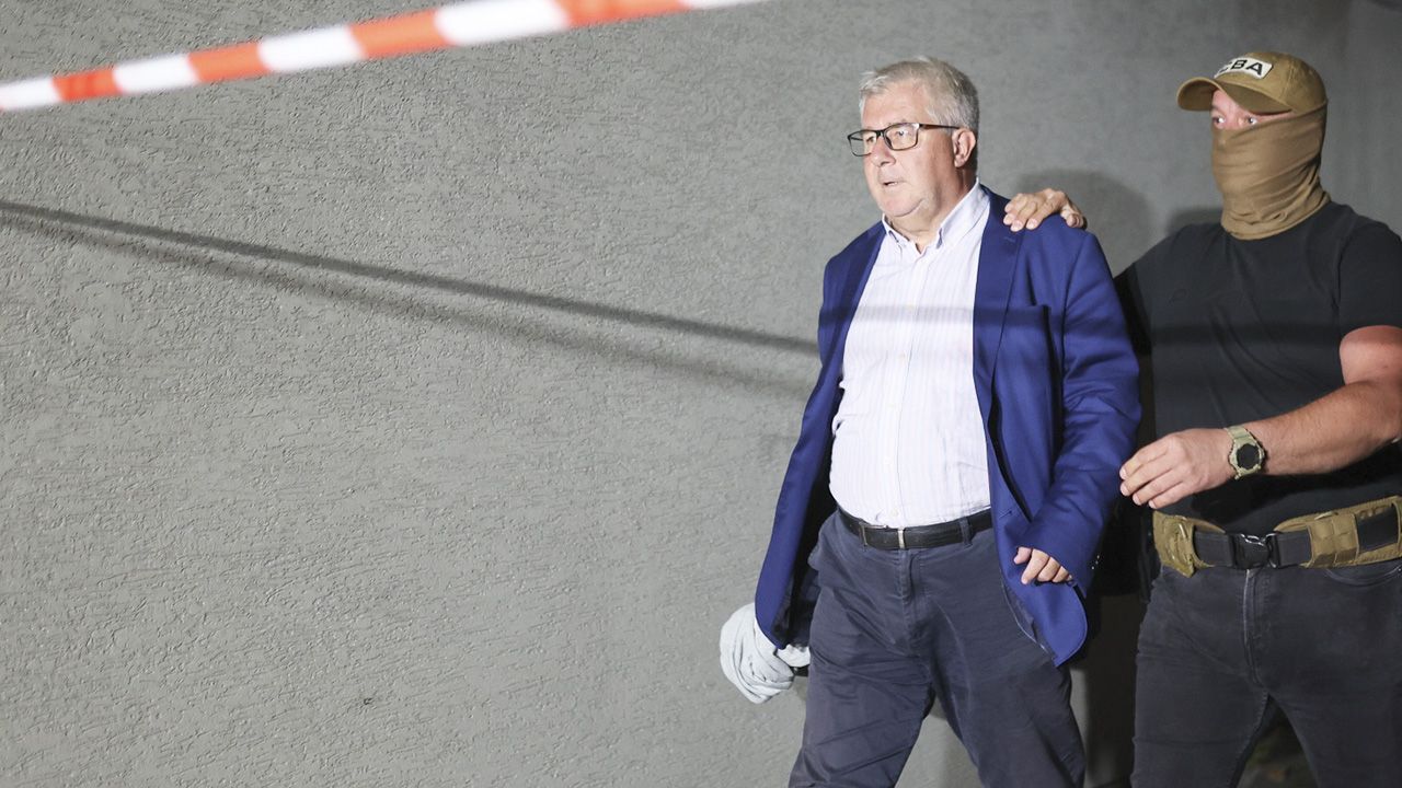 Zarzuty dla Ryszarda Czarneckiego i jego żony. Prokuratura: Nie przyznają się | TVP INFO