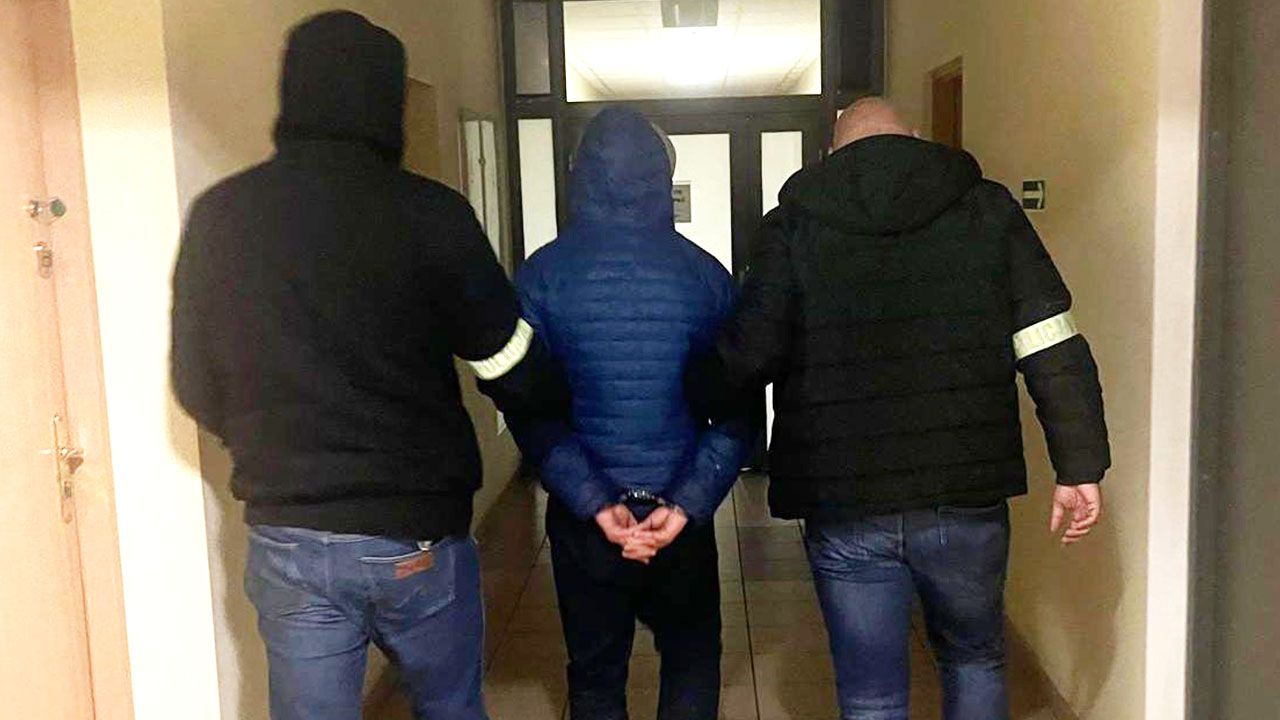 Spalenie flag na Westerplatte. Stary oszacowano na prawie 12 tysięcy ...