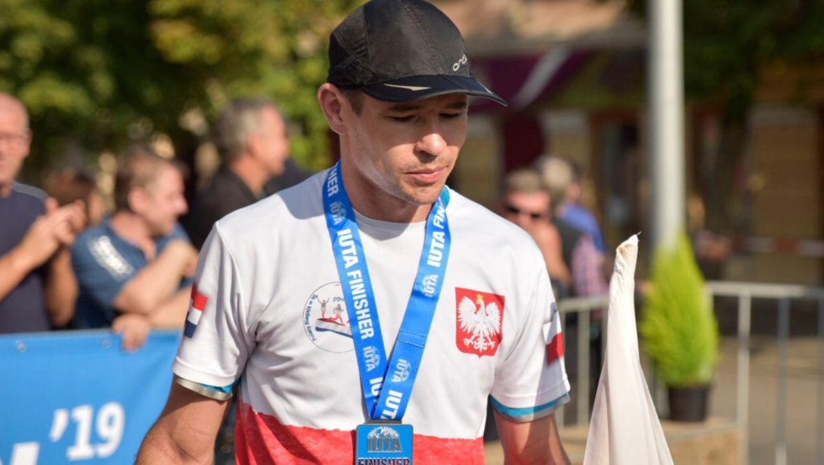 Adrian Kostera z problemami na trasie. Polak poprosił o... buty | TVP SPORT