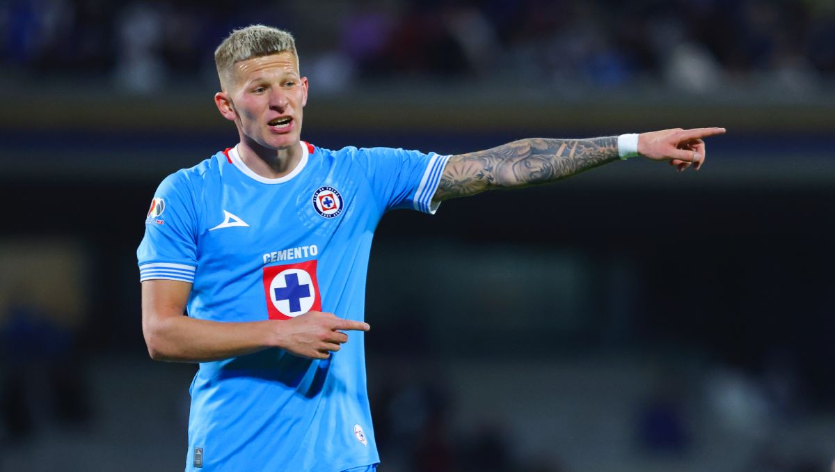 Piłka nożna. Mateusz Bogusz zadebiutował w zwycięskim meczu Cruz Azul ...