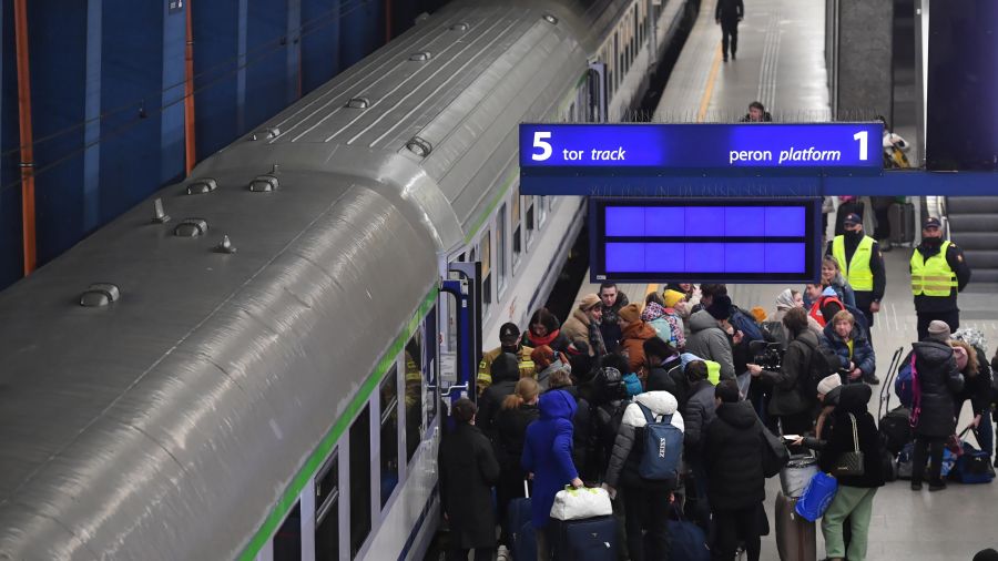 Zaatakował nożem na Dworcu Centralnym. Wśród poszkodowanych 15-latek