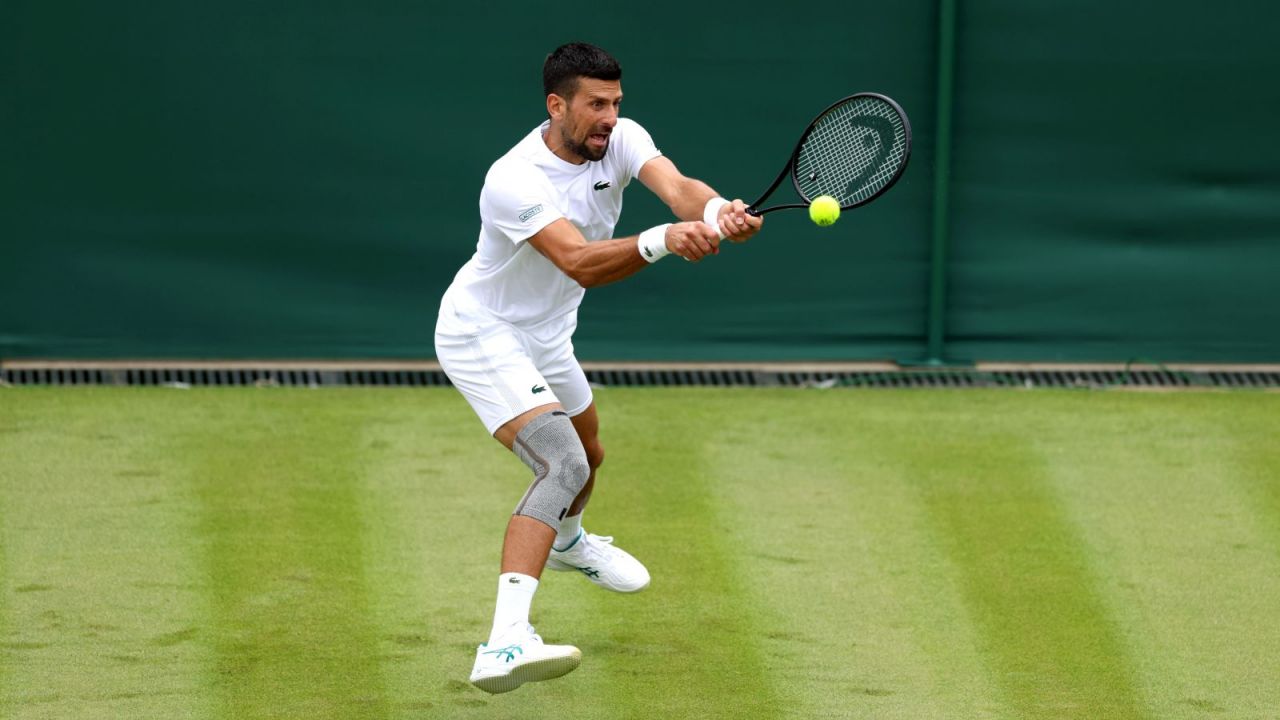 Novak Djokovic rozegrał pierwszy mecz po operacji kolana | TVP SPORT