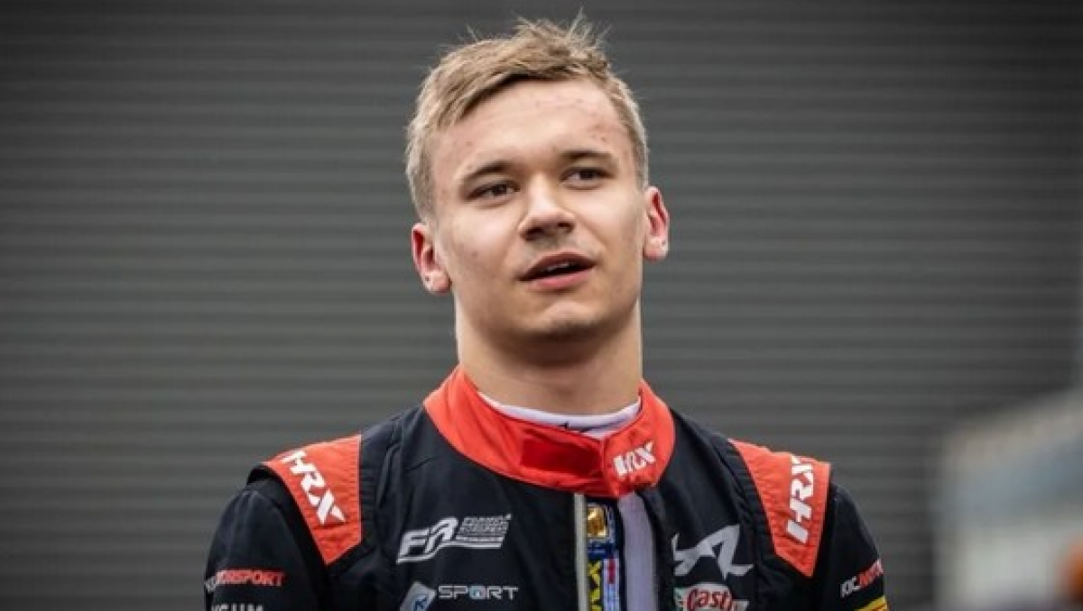 Piotr Wiśnicki będzie jeździł w zespole PHM Racing by Charouz w Formule ...