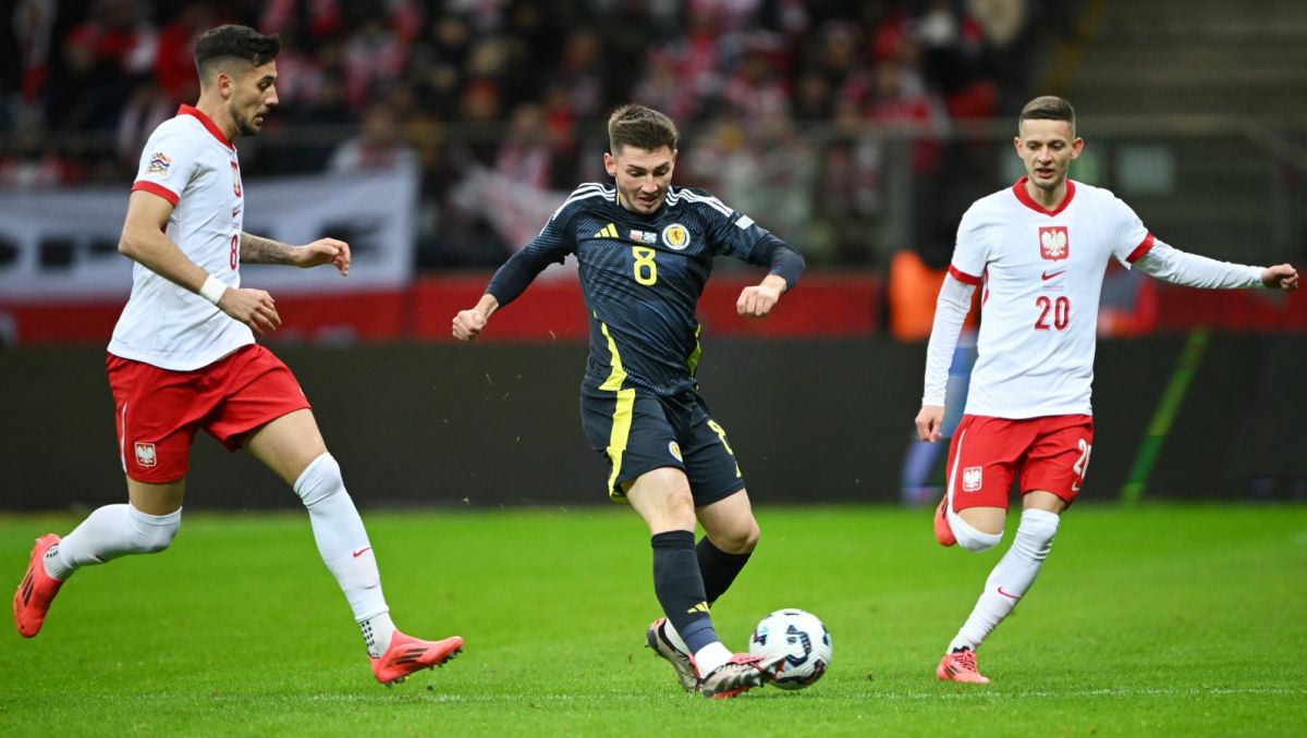 Jakub Moder już w przerwie opuścił boisko. Nie grasz w klubie, nie ...