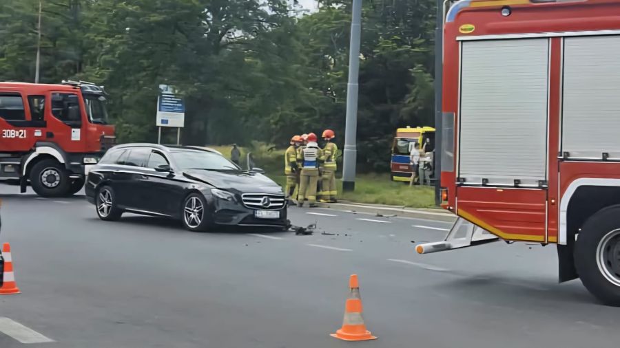 Dwie osoby ranne po wypadku na skrzyżowaniu. Możliwe utrudnienia