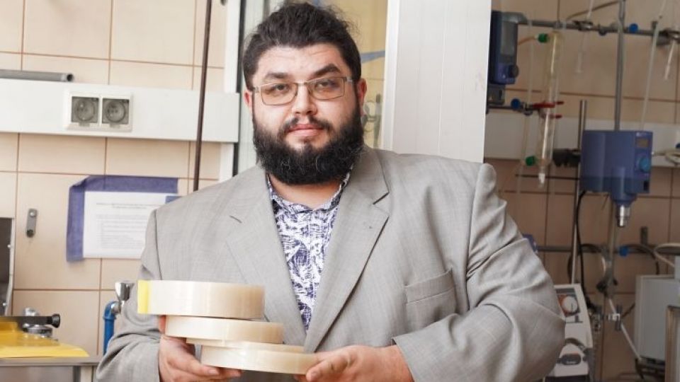 Polish scientist invents ‘world’s first’ magic heat-resistant tape