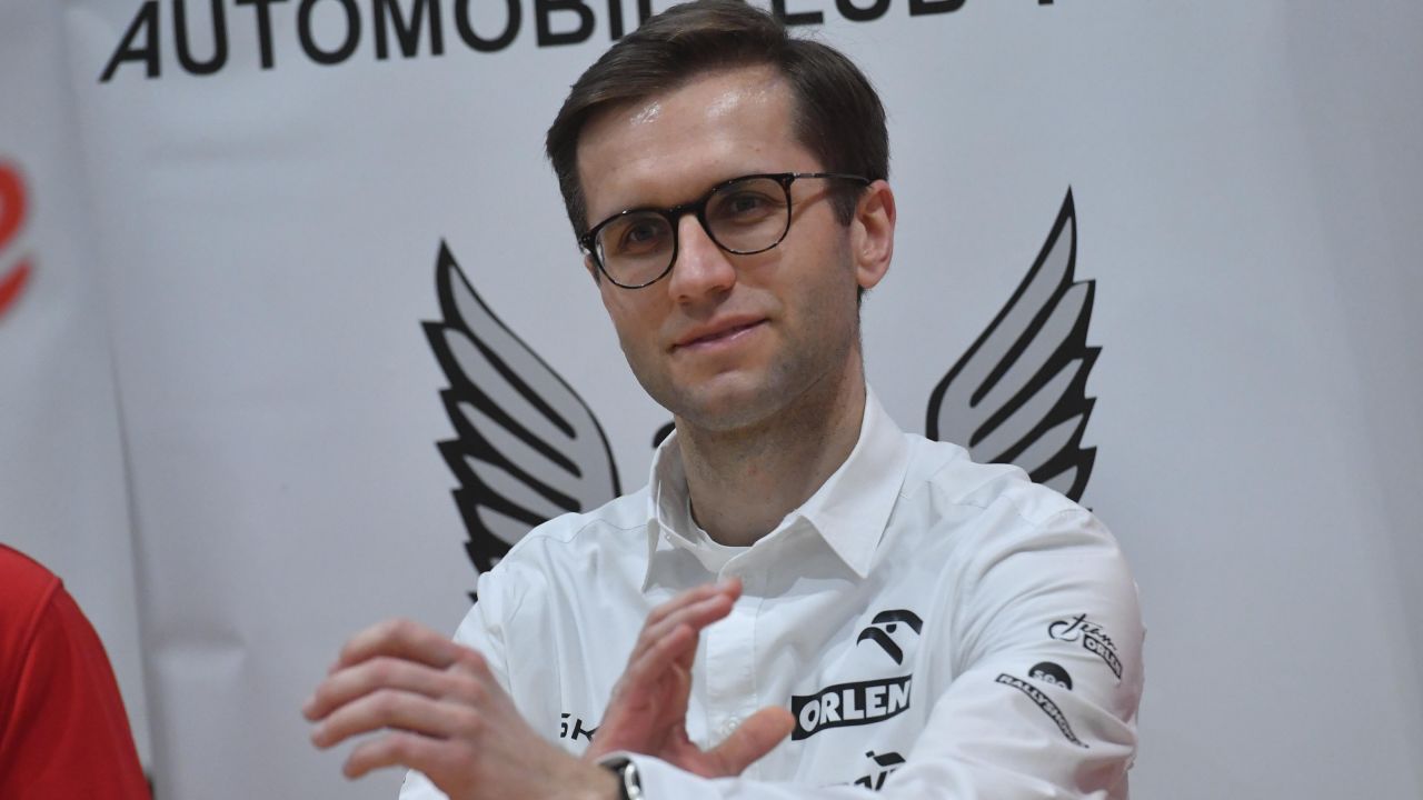 Mikołaj "Miko" Marczyk o wymaganiach rajdów samochodowych: wypijam około dziewięciu litrów ...