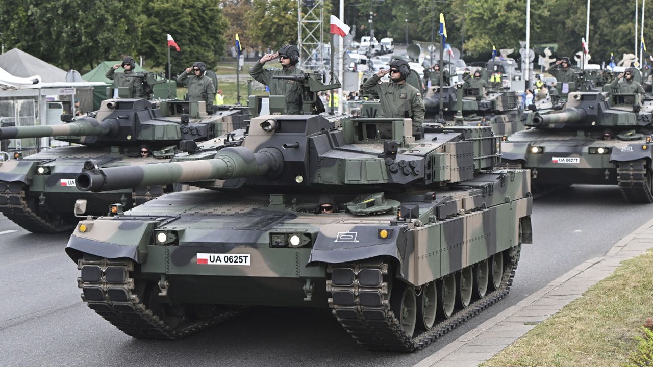 Wojsko Polskie: czołgi K2 z Korei. Skradziono dokumentację | TVP INFO