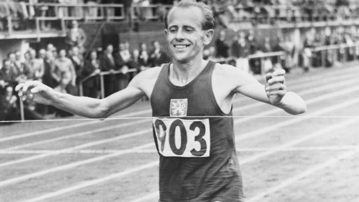 Emil Zatopek ma swoją statuę w Pradze | TVP SPORT
