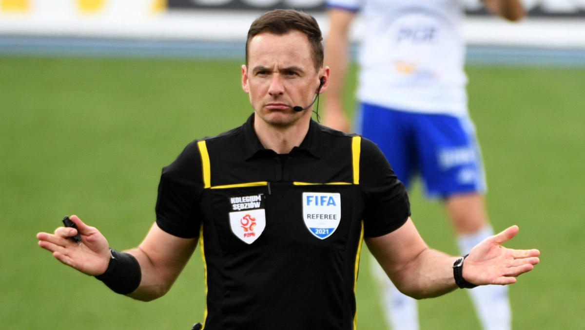Symboliczna decyzja PZPN: po aferze w Grecji sędzia Raczkowski wraca do ...