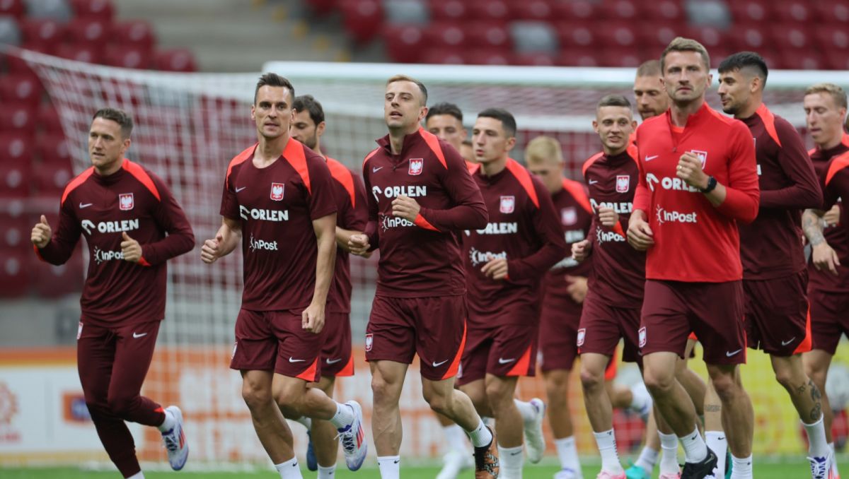 Reprezentacja Polski na PGE Narodowy. Nicola Zalewski nie zdążył, Oliwier Zych wraca do domu ...